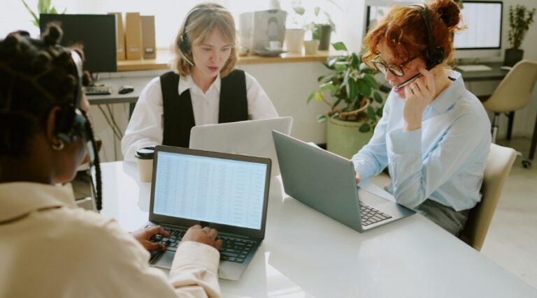 5 Ways to Manage Remote Teams Effectively For Teams & Employees